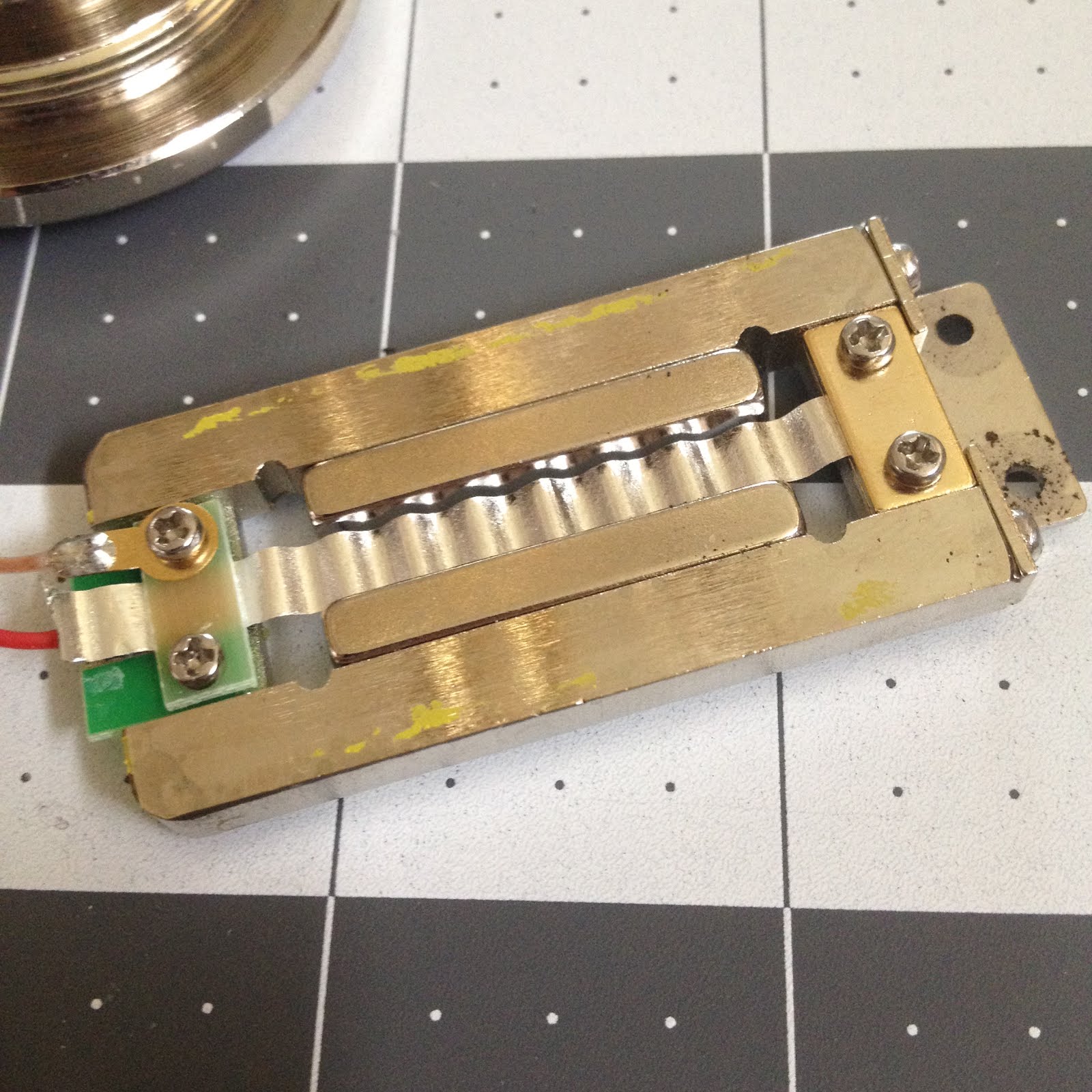 Tutorial: Build a Ribbon Microphone – Wav.Report